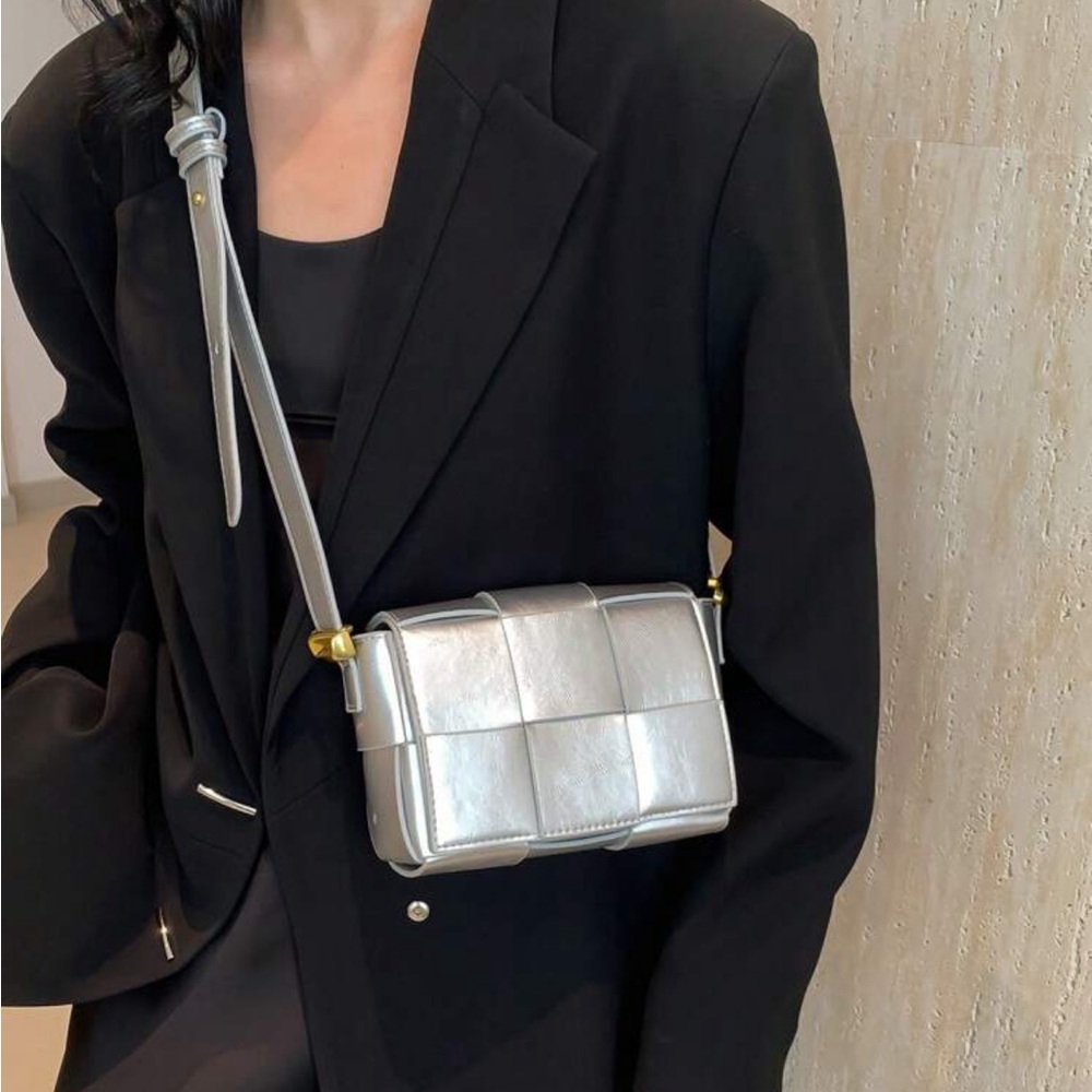 Silver Metallic Woven Leather Pouch Messenger Bag On … - Gem